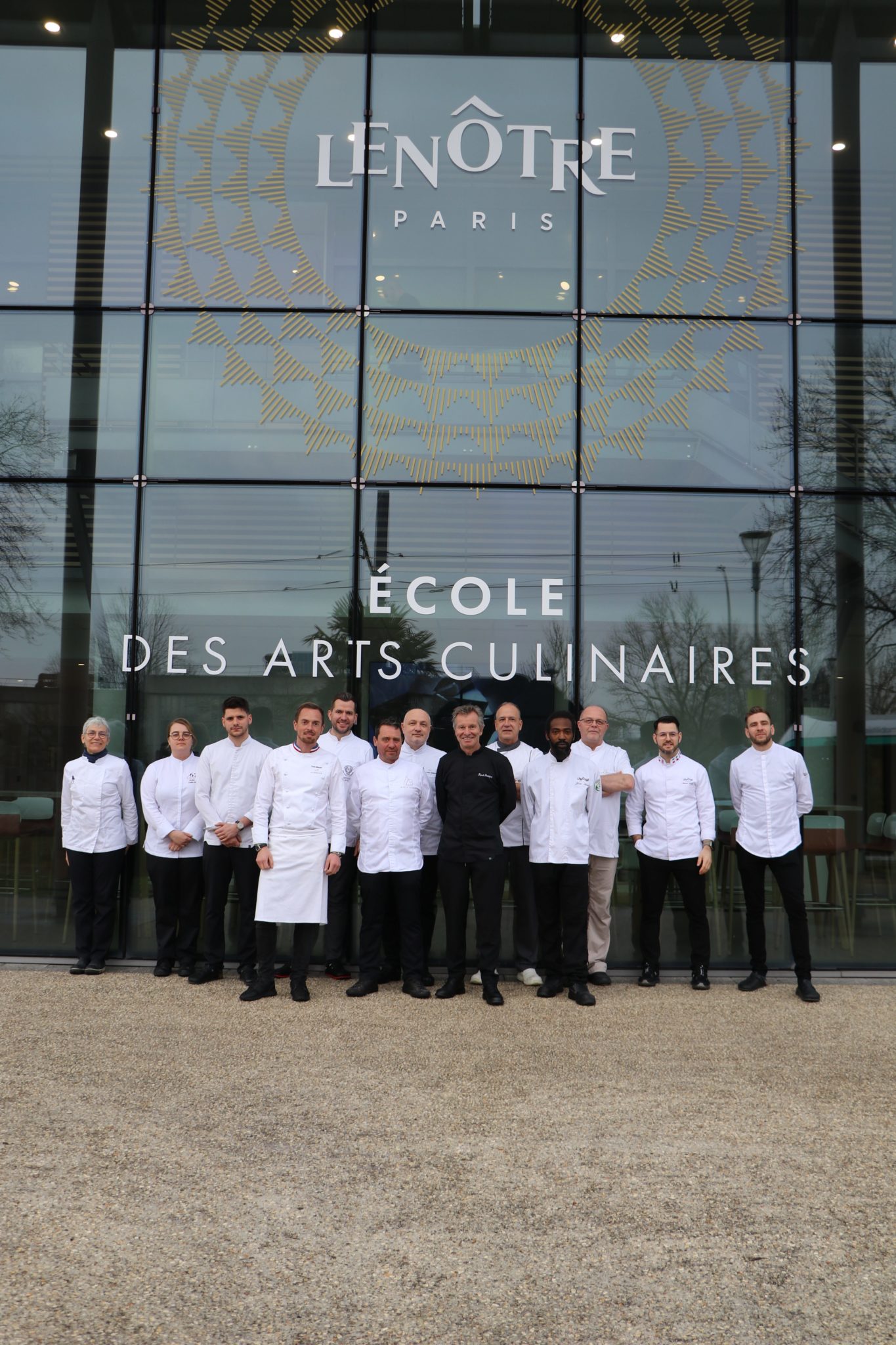 les stagiaires de Tom Meyer devant l'école Lenotre à Paris • Restaurant ...